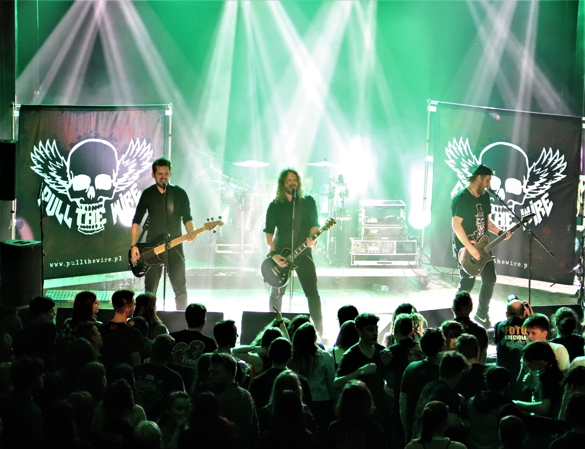 Pull The Wire - premiera nowej płyty oraz klip do singla “W Internecie ...